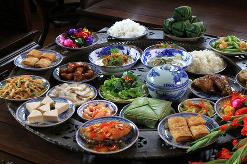 Vietnam Table Manners & Traditions: 10 Tips on Dining in Vietnam