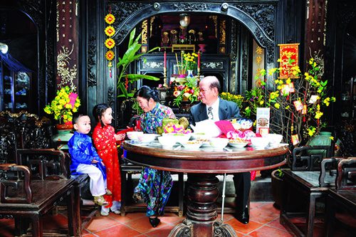 Vietnam Table Manners & Traditions: 10 Tips on Dining in Vietnam